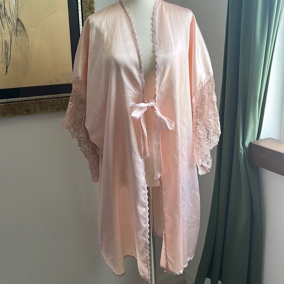 Intimates & Sleepwear | Vintage 8s Lady Cameo Dallas Peignor Robe ...